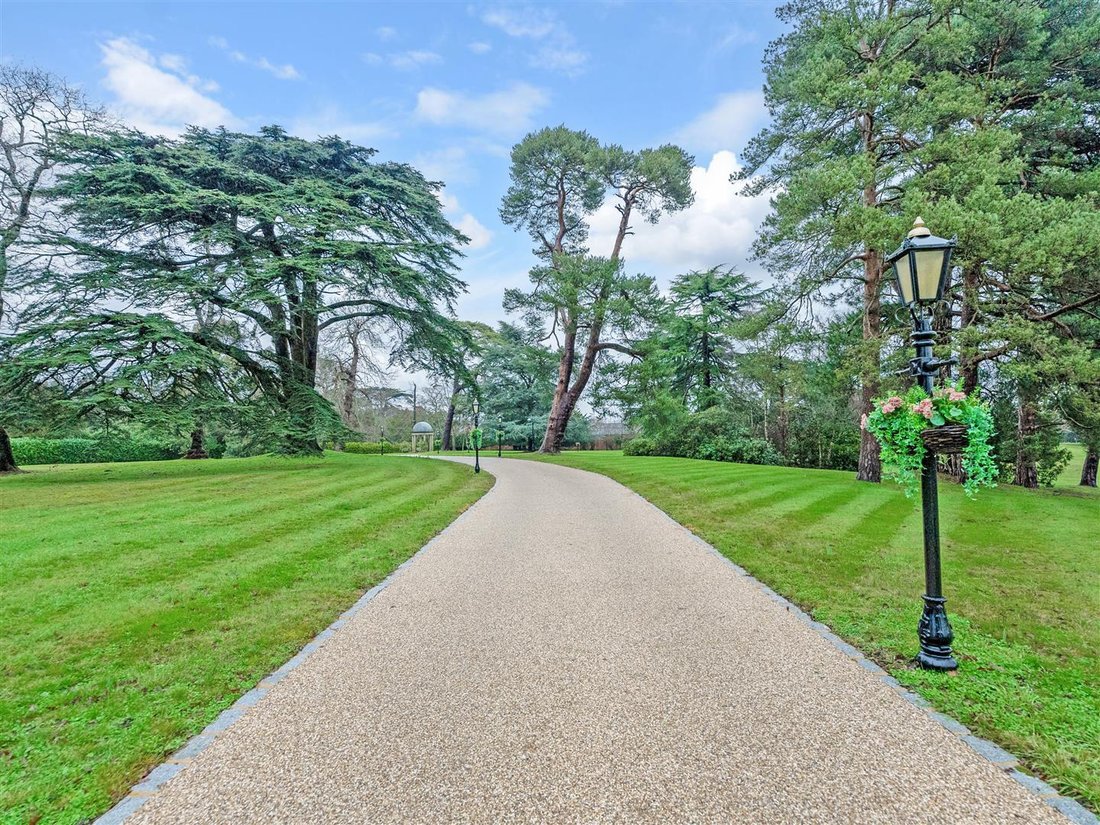 11 Bedroom House For Sale In Greater London In Keston, England, United ...