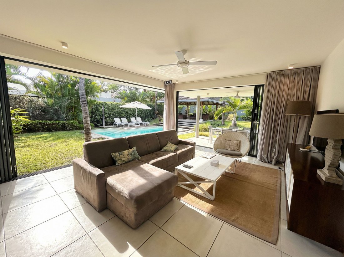 Modern 3 Bedroom Villa With Pool En Tamarin, Distrito De Black River ...