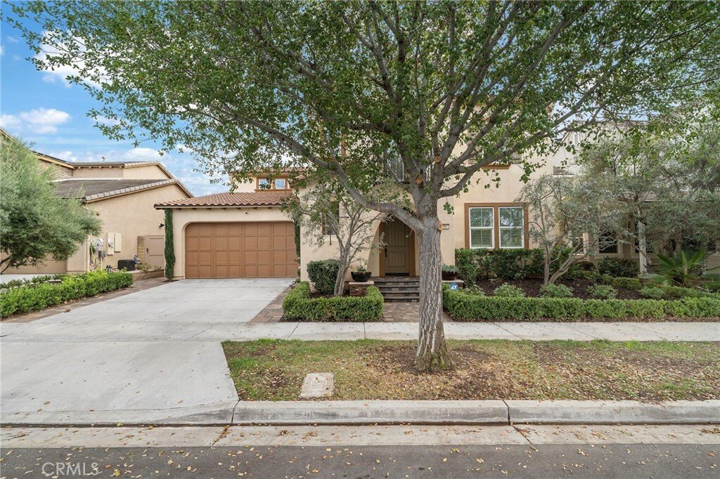 Une Maison Rénovée Avec Goût Offre Une Vie Dans Irvine, Californie ...