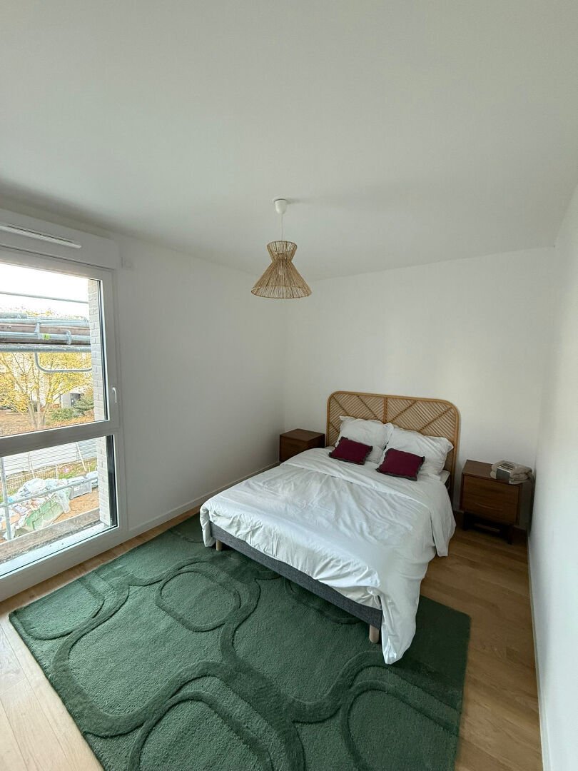 Ein Besucher!! 5 Stöckiges In Suresnes, île De France, Frankreich Zu ...