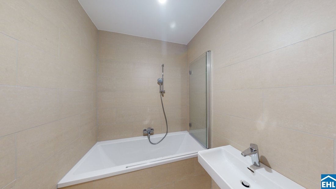 Weitblick & Wohnkomfort – Loggienwohnung Mit In Vienna, Wien, Austria ...