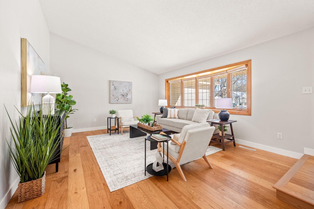 Weitläufiger Spaziergänger In Maple Grove, Minnesota, Vereinigte ...