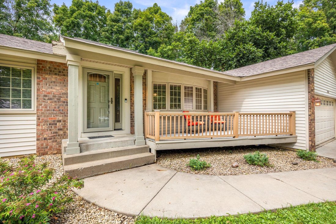 Weitläufiger Spaziergänger In Maple Grove, Minnesota, Vereinigte ...