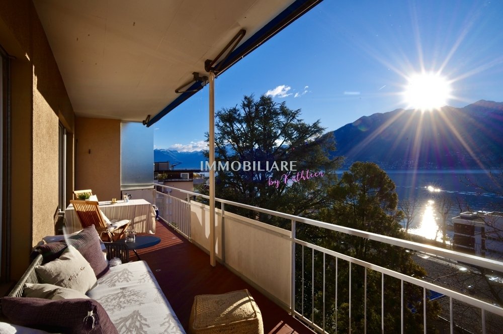 Dachgeschosswohnung Mit Seeblick Und Kamin In In Minusio, Ticino ...