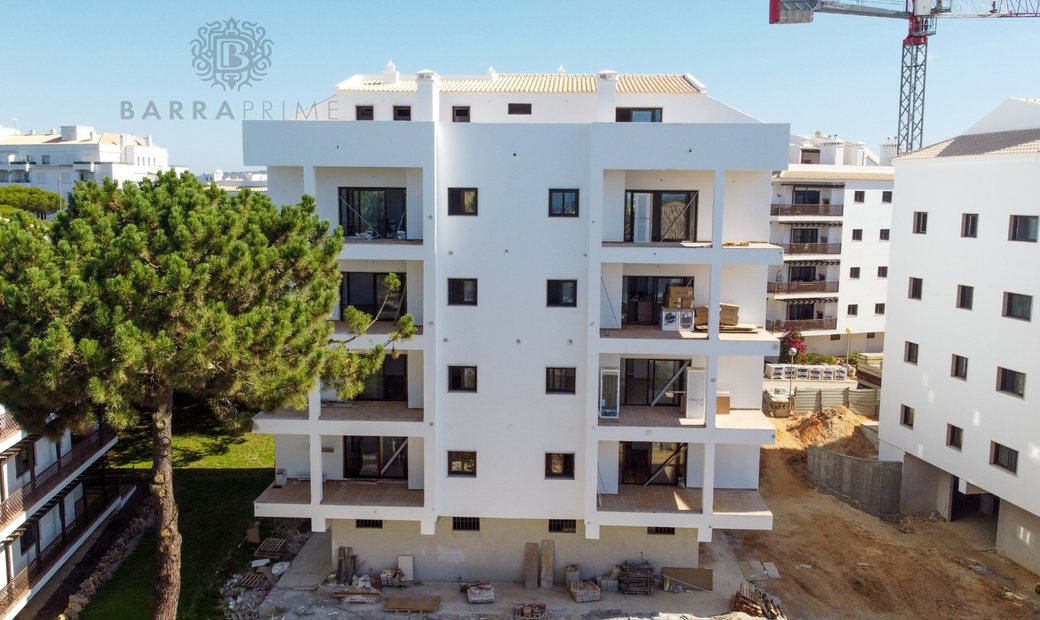 2 Zimmer Wohnung Nur Wenige Meter Vom In Olhos De Agua, Algarve ...