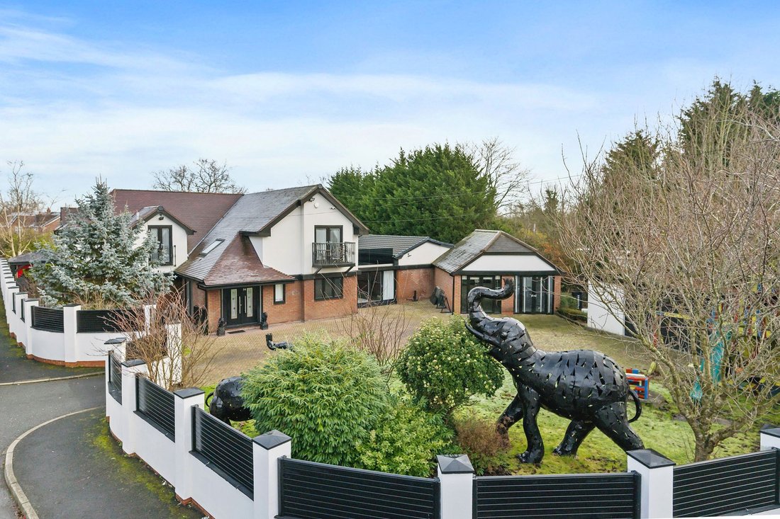 5 Bedroom Detached House For Sale In In Culcheth, England, United ...