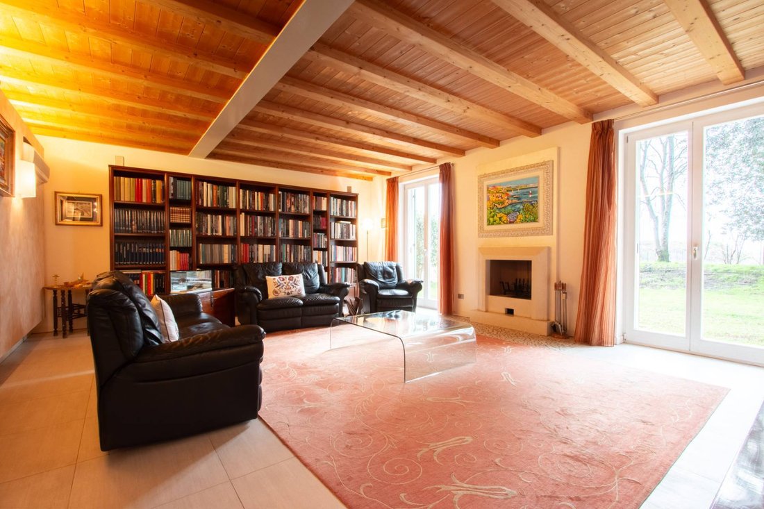 Villa For Sale In Vigasio In Vigasio, Veneto, Italy For Sale (17057201)