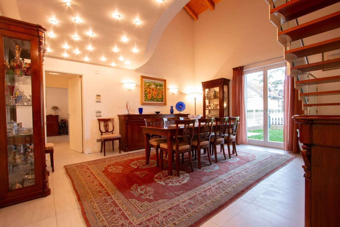 Villa For Sale In Vigasio In Vigasio, Veneto, Italy For Sale (17057201)