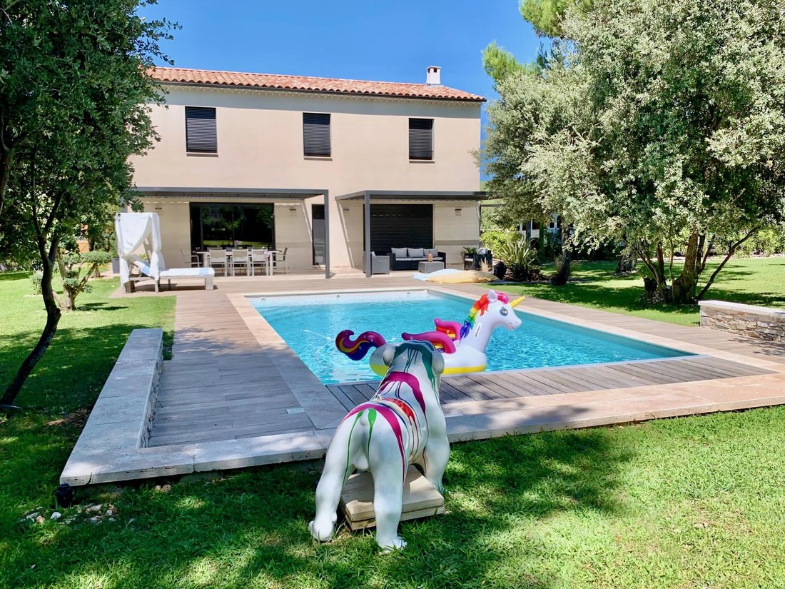 Contemporary 205 M² Villa In Saint Didier, Provence Alpes Côte D'azur ...