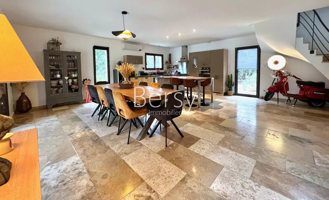 Contemporary 205 M² Villa In Saint Didier, Provence Alpes Côte D'azur ...