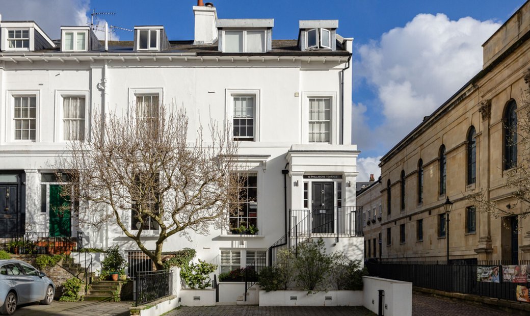 Exceptional End Of Terrace Family House With In London, England, United ...