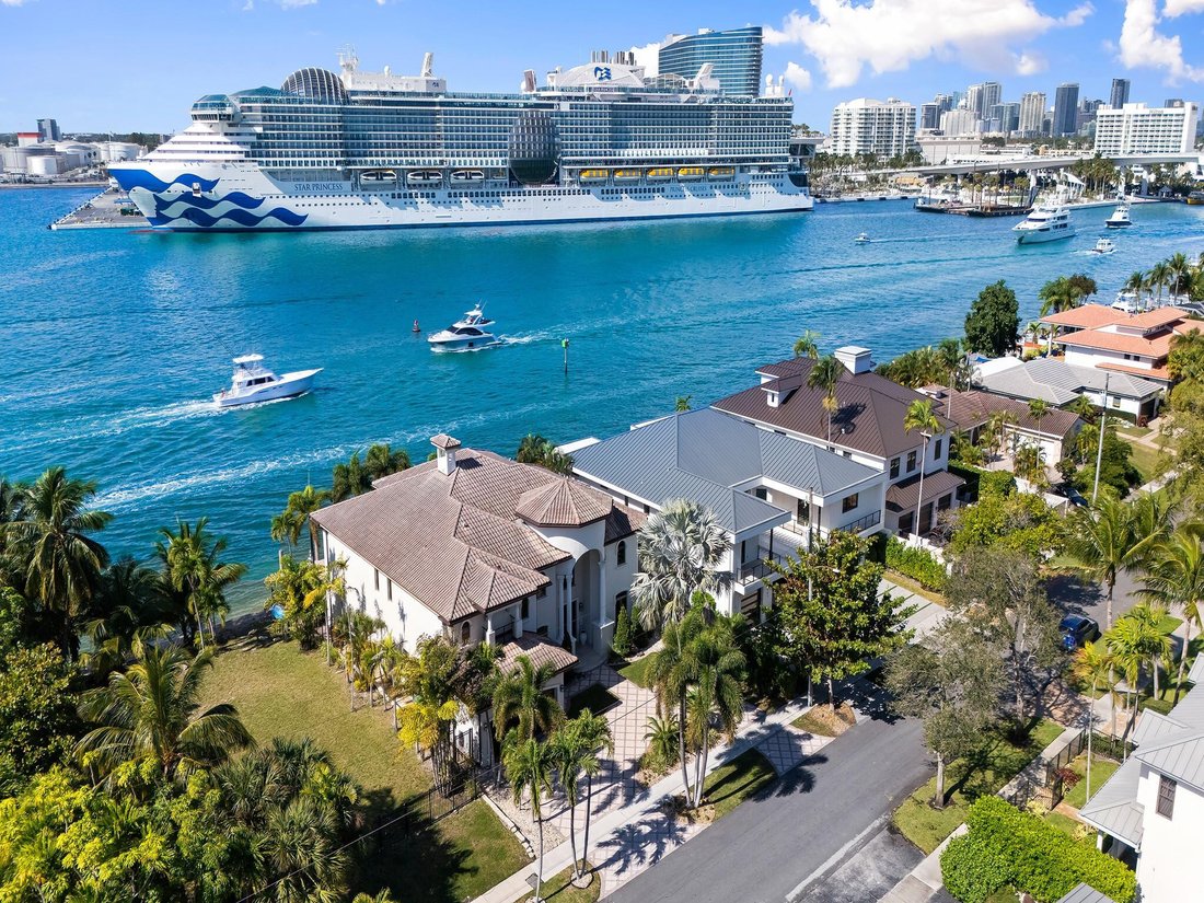 Single Family Residence In Fort In Fort Lauderdale, Florida, United ...