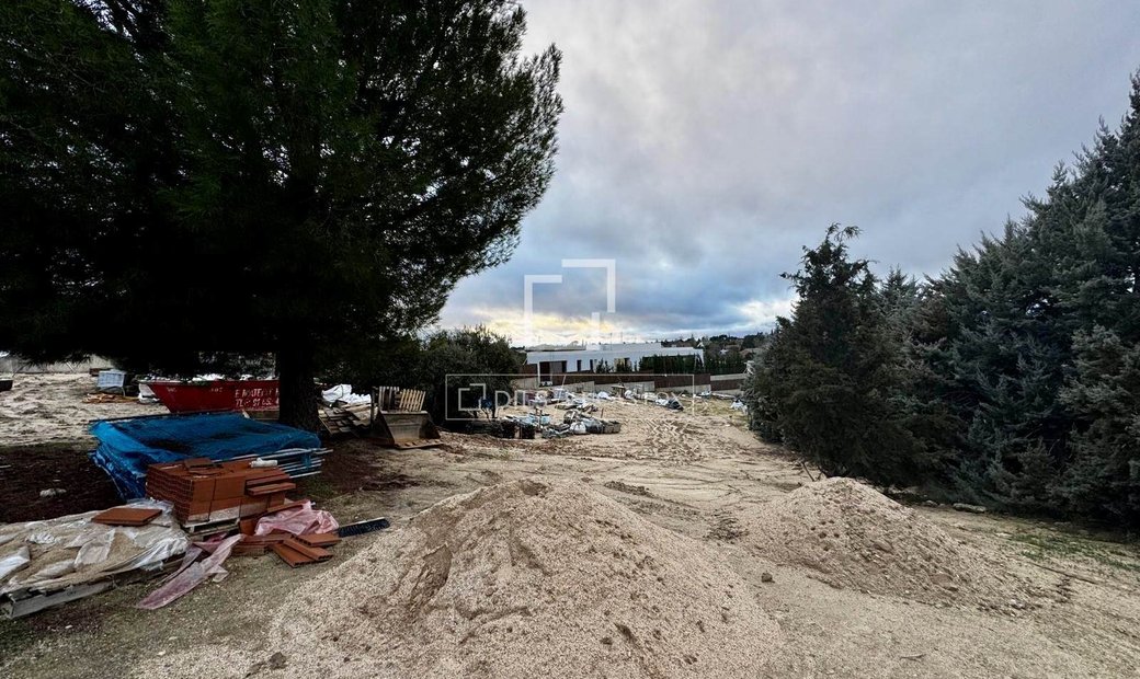 Fantastic 1,750 M² Corner In Boadilla Del Monte, Community Of Madrid ...