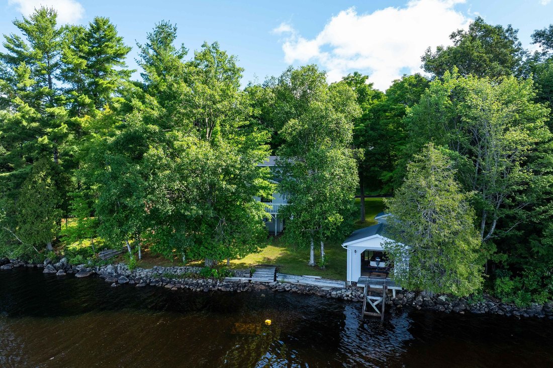 Lake Life On Ahmic Lake In Magnetawan, Ontario, Canada For Sale (17062375)