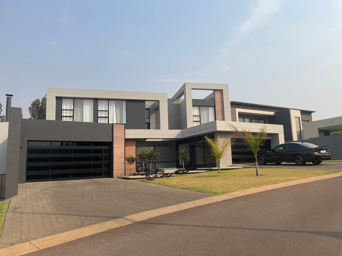 5 Bed, 4.5 Baths, 4 Garages, In Delportshoop, Northern Cape, South ...