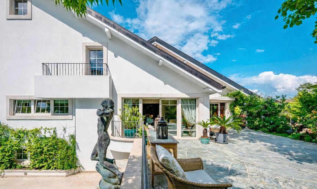Family Villa With Swimming Pool And Enchanting In Mies, Vaud ...