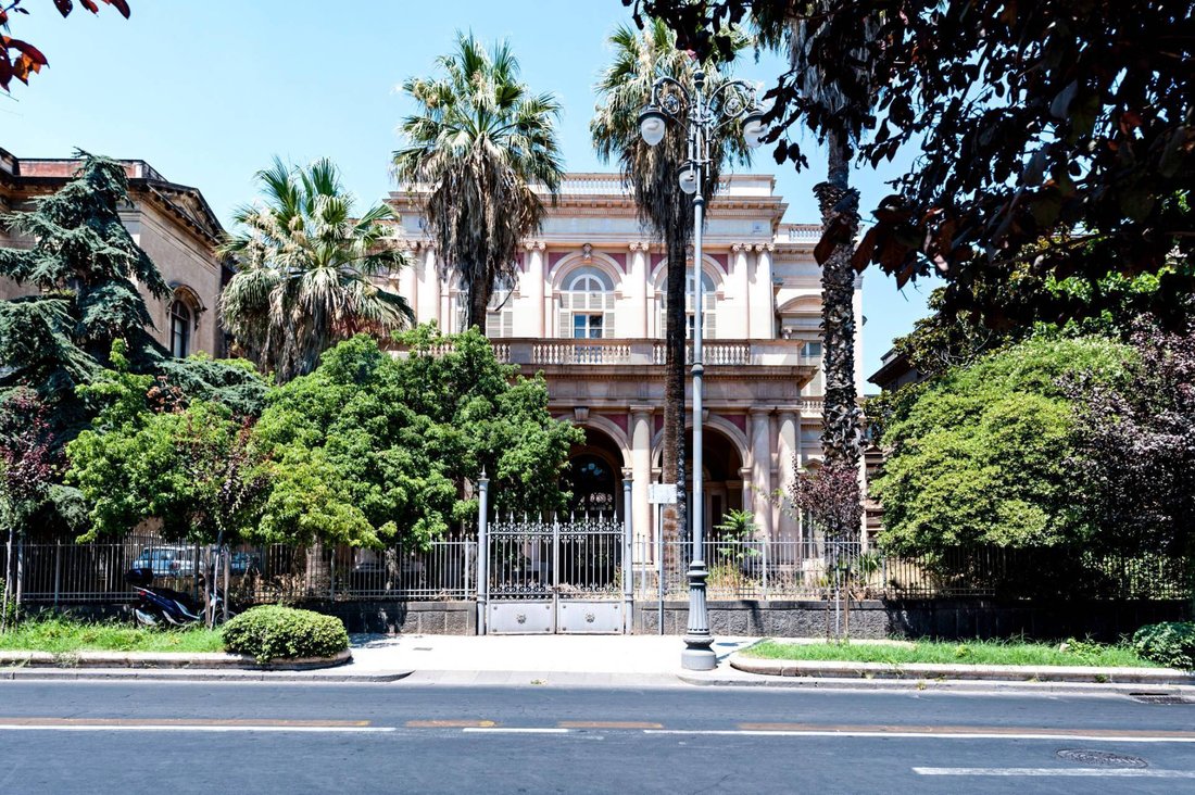 Appartamento In Vendita A Catania, Via S. Euplio In Catania, Sicily ...