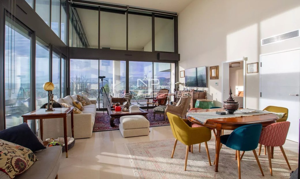 A 4 Bedroom Luxury Apartment With In Nice, Provence Alpes Côte D'azur ...