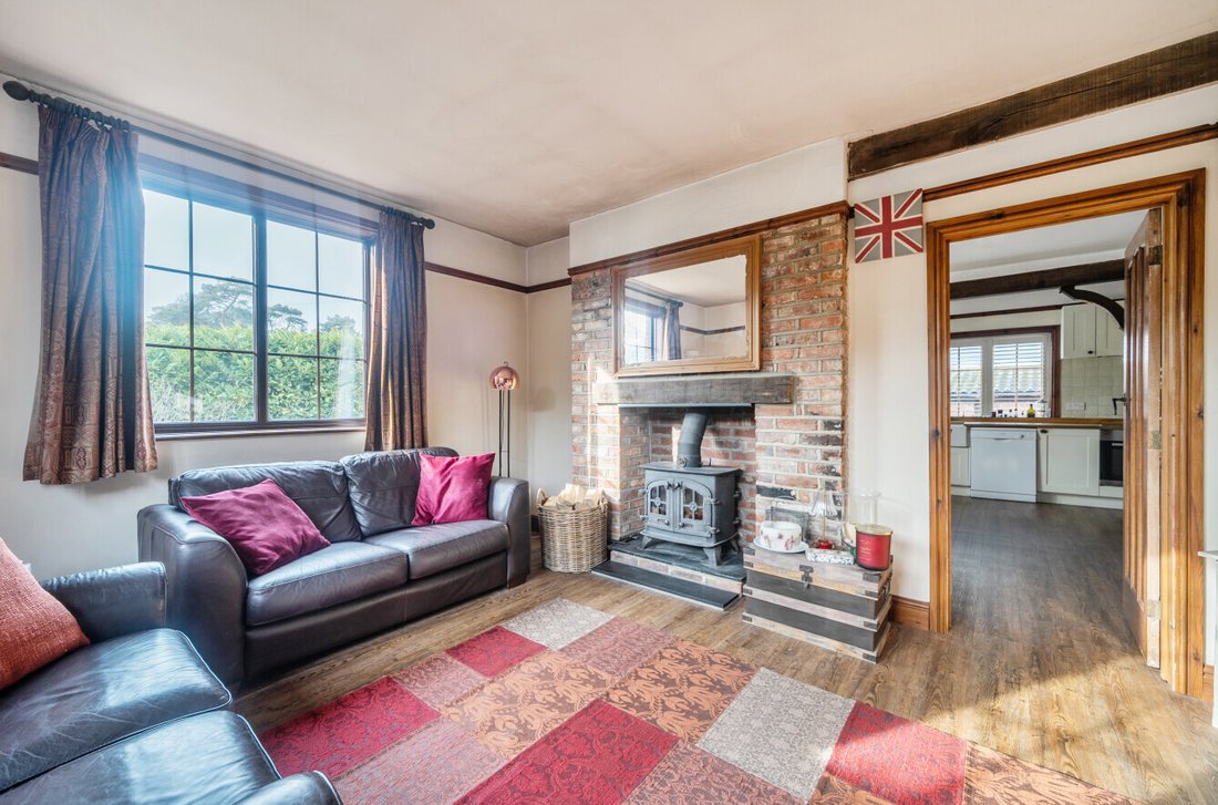 Heath Close, Hindhead, Surrey, Gu26 In Beacon Hill, England, United ...