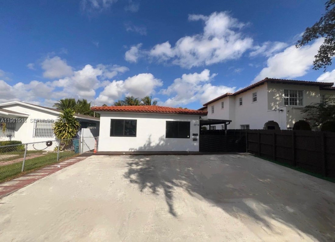 Duplex In Miami In Miami, Florida, United States For Sale (17131871)