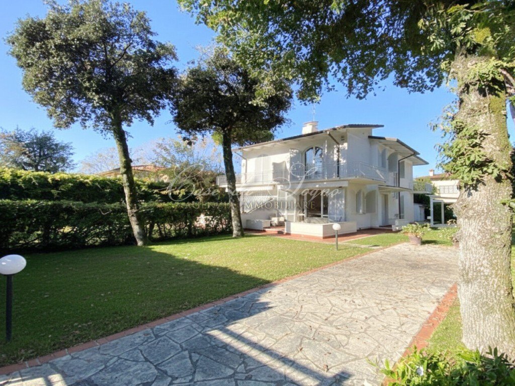 Reihenhaus Zum Verkauf In Forte Dei In Zentrum, Forte Dei Marmi ...