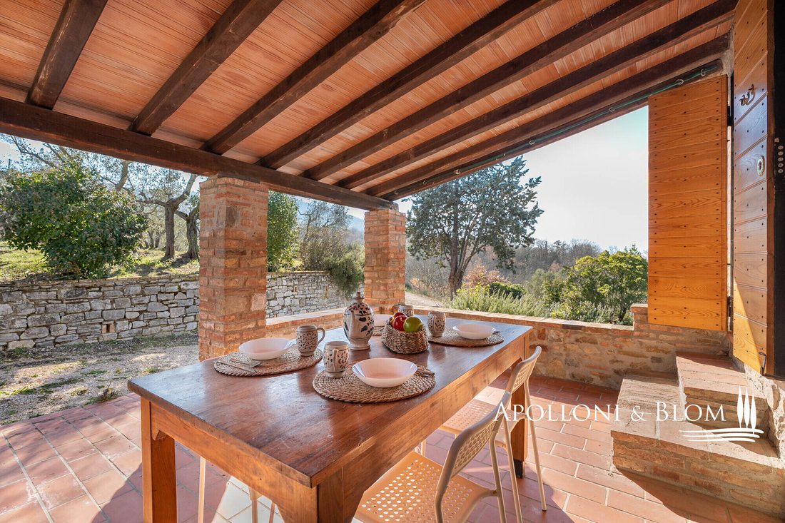 Finely Restored 1700s Casale With Pool, Paciano – In Paciano, Umbria ...