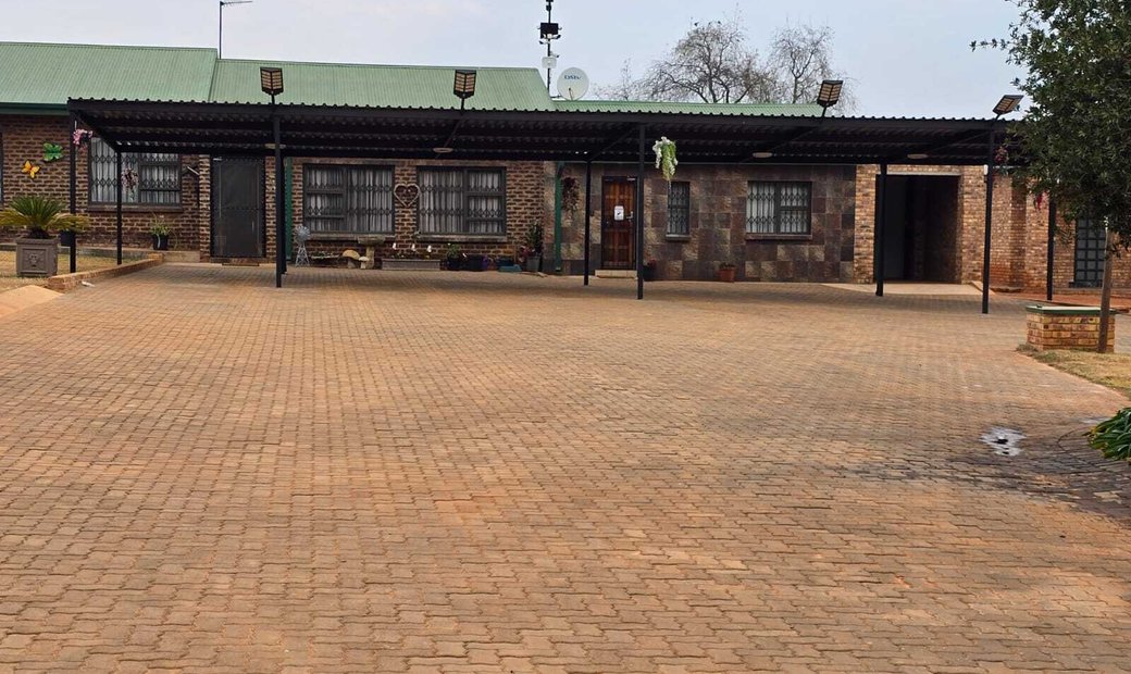 Escape To This Stunning Small Holding In Heidelberg Gp, Gauteng, South ...