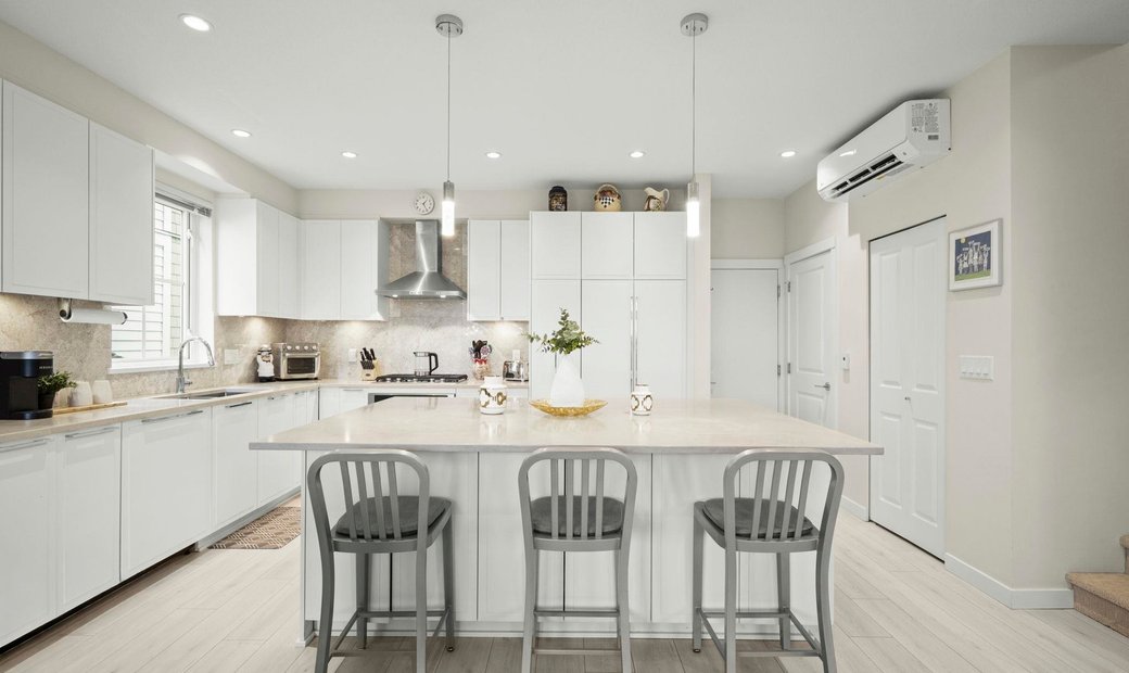 End Unit Townhome In Ladner Waterfront In Delta, British Columbia ...