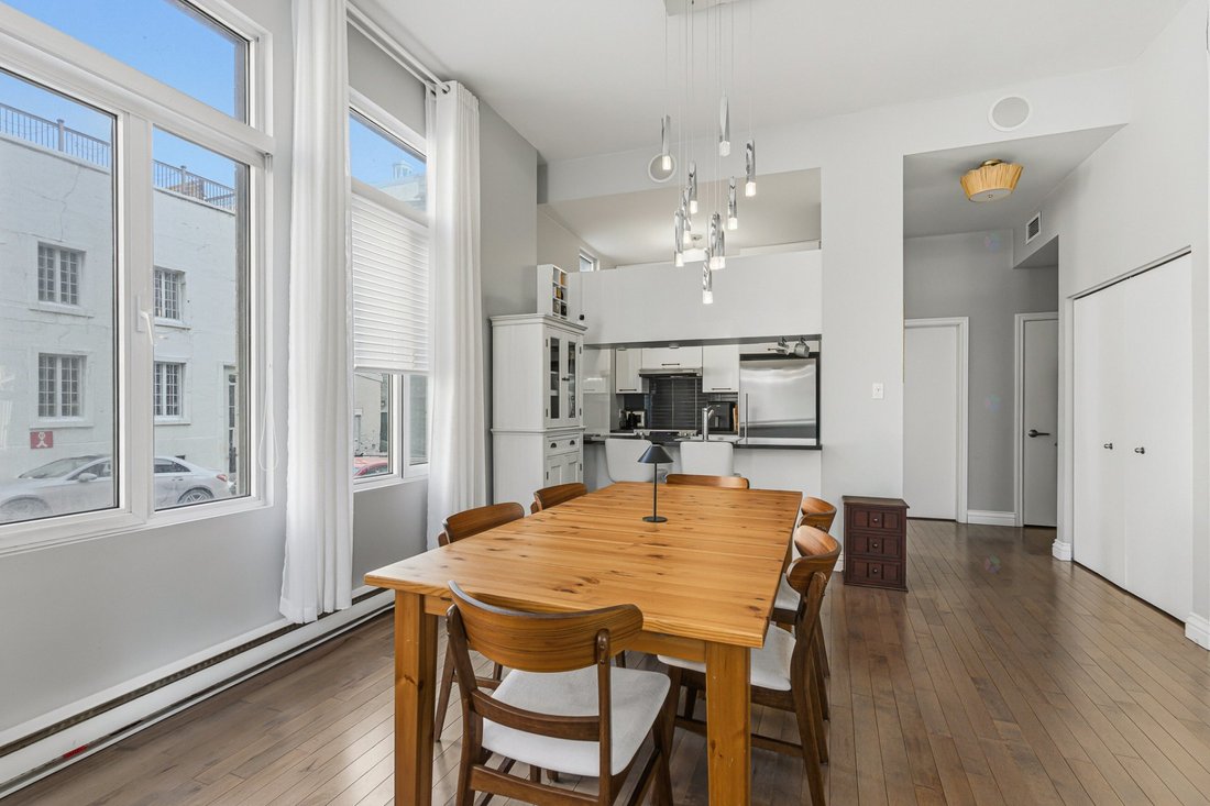 Superbe Et Rare Condo D'angle De 2 Chambres Avec Dans Montréal, Québec ...
