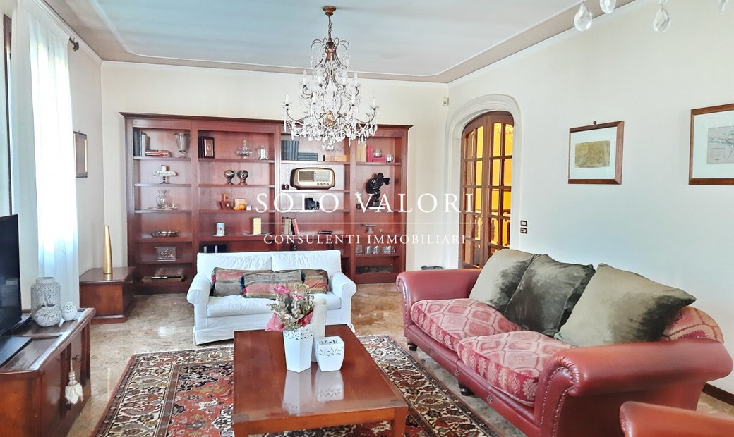 Prestigious House Just Steps From The Ponte Vecchio In San Zeno, Veneto ...