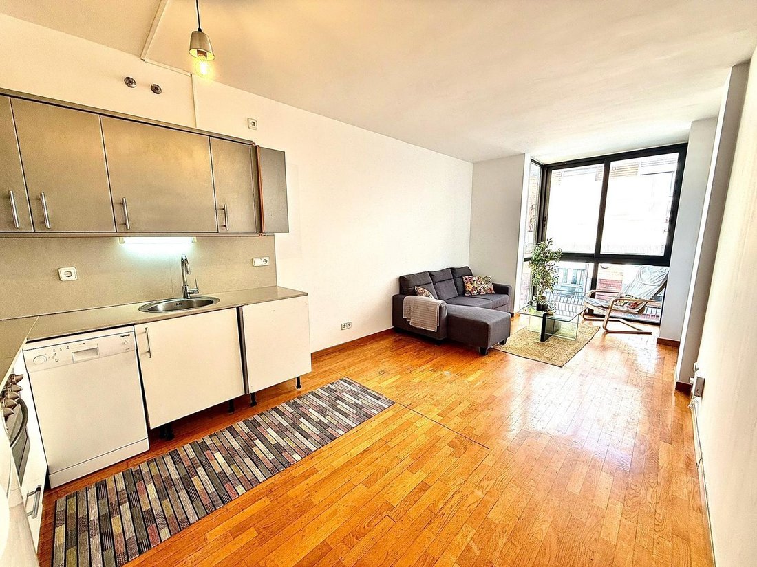 Bright Flat With Private Terrace And Parking In La In Gracia, Barcelona ...