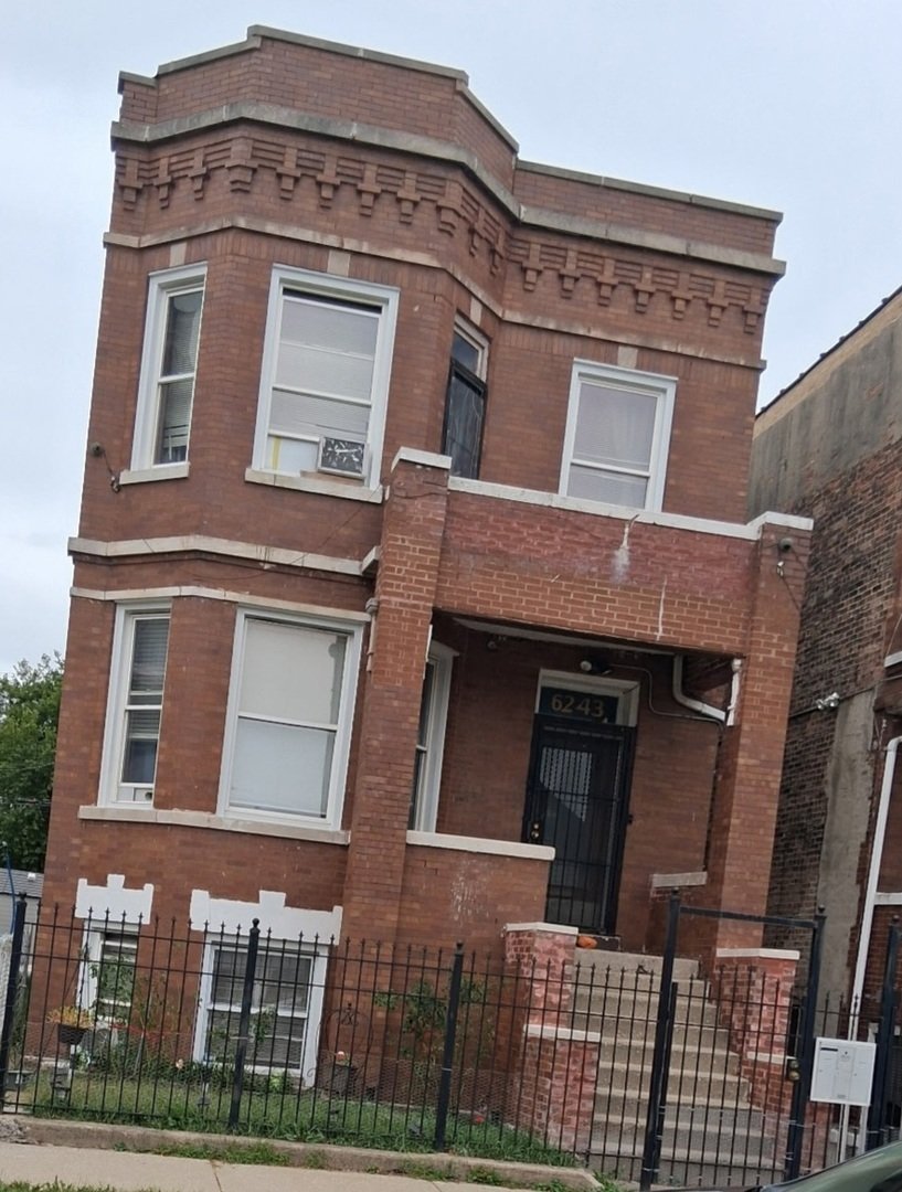 Multi Family In Chicago In Chicago, Illinois, United States For Sale ...