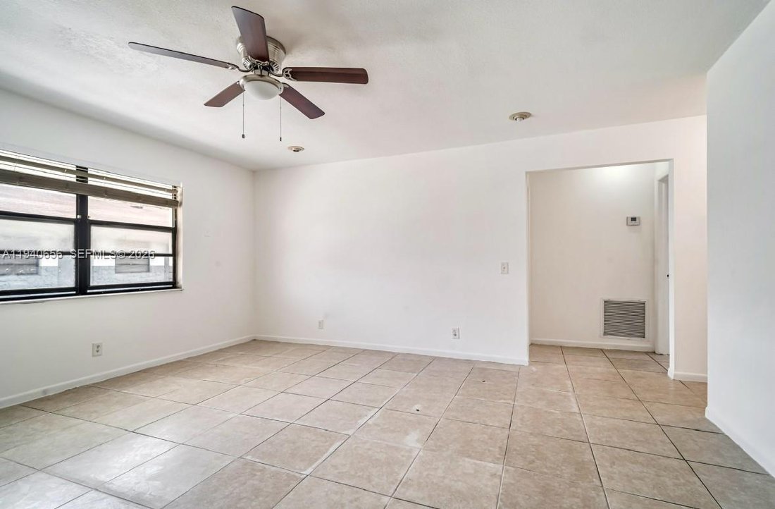Triplex Im West Park In Miramar, Florida, Vereinigte Staaten Zu ...