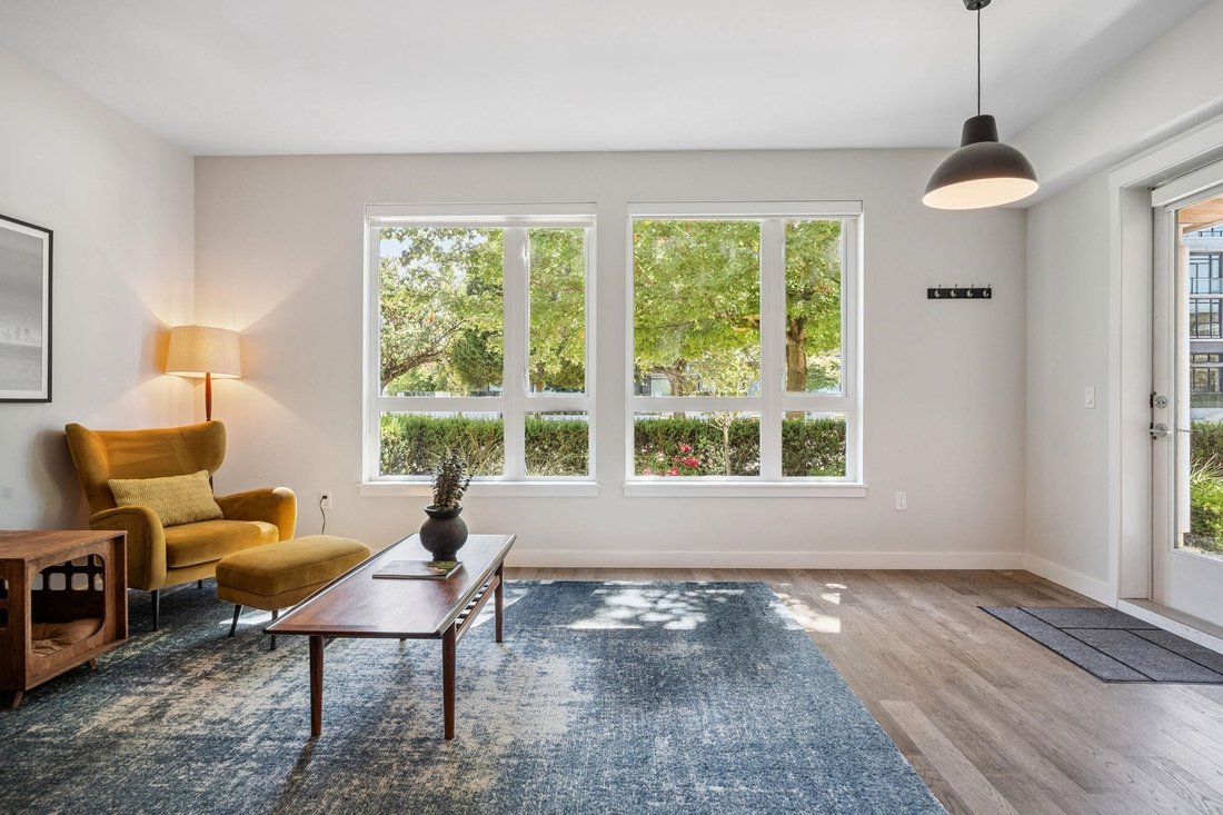 Elegant 2 Bed, 2 Bath Corner Unit In The In Vancouver, British Columbia ...