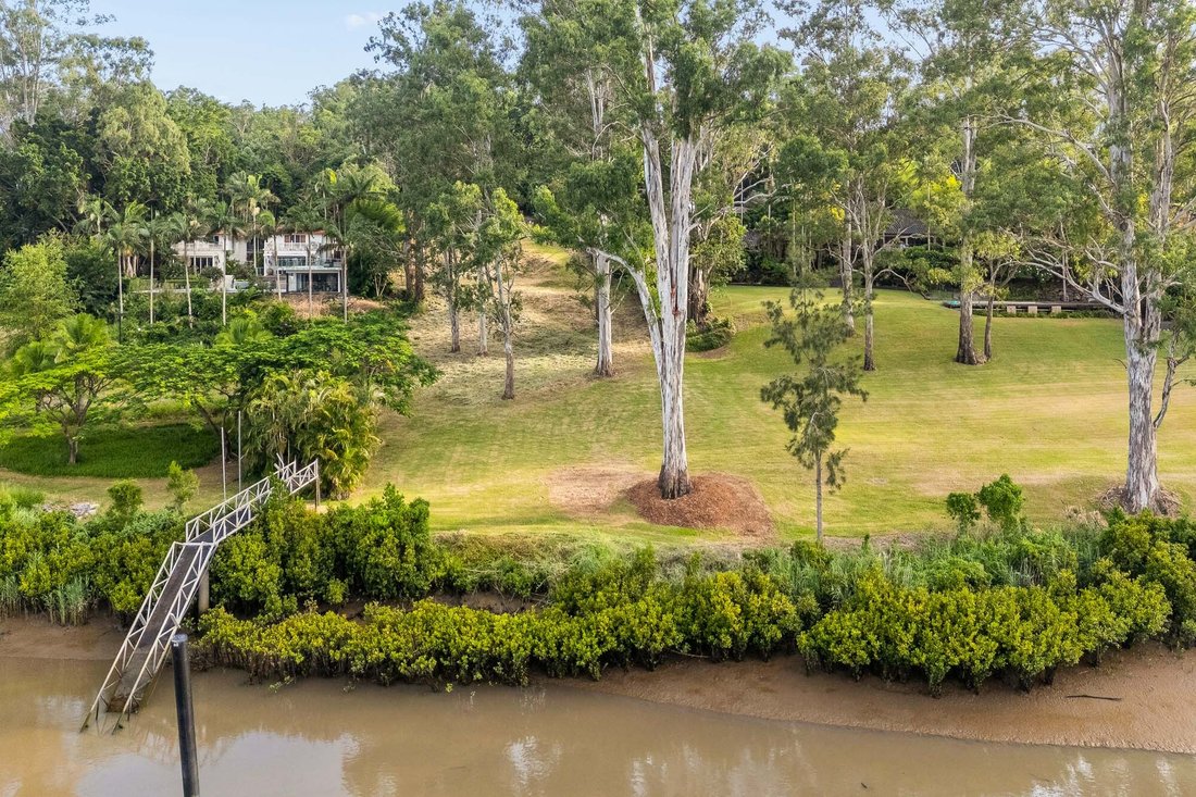 Absolute Riverfront Canvas Offering In Fig Tree Pocket, Queensland ...