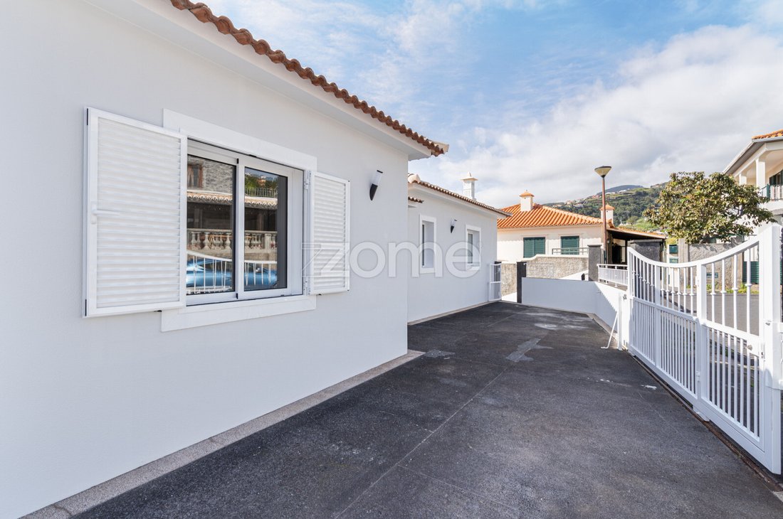 Santa Cruz House In Santa Cruz, Madeira, Portugal For Sale (17237590)