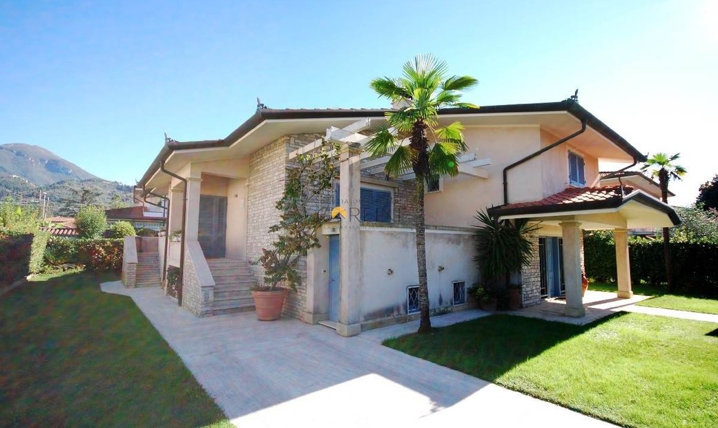 Single Villa With Two Units And Large Outdoor In Camaiore, Tuscany ...