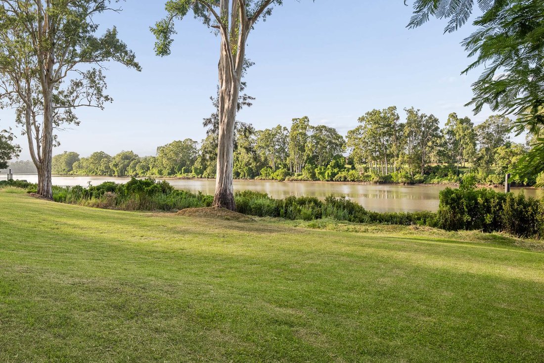 Absolute Riverfront Canvas Offering In Fig Tree Pocket, Queensland ...