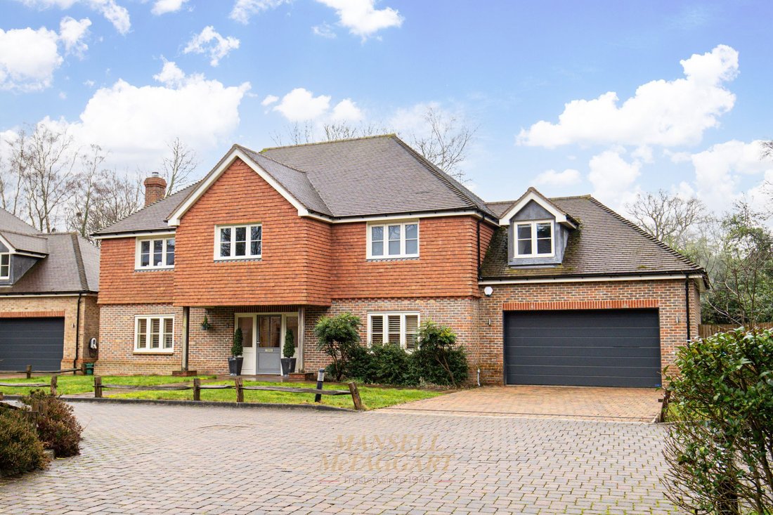 House Crawley In Crawley Down, England, United Kingdom For Sale (17260275)
