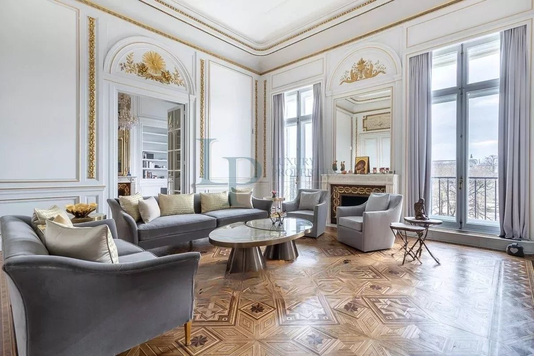 Luxurious Parisian Apartment With Modern In Paris, île De France ...
