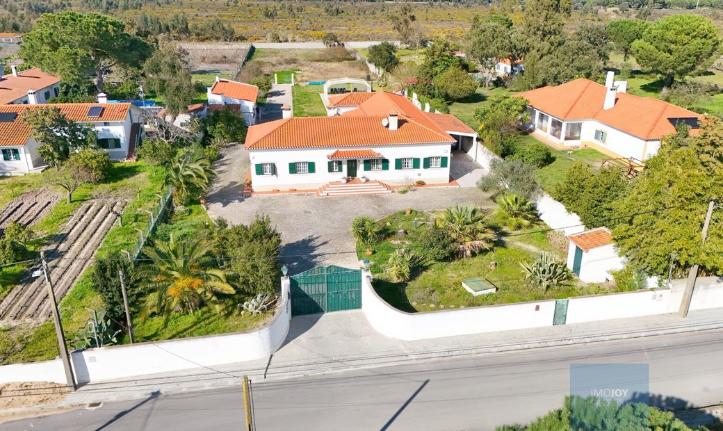 Single Storey And Detached House T8 In Benavente, Santarem District ...