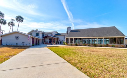 Luxury homes with elevator for sale in DeLand, Florida | JamesEdition