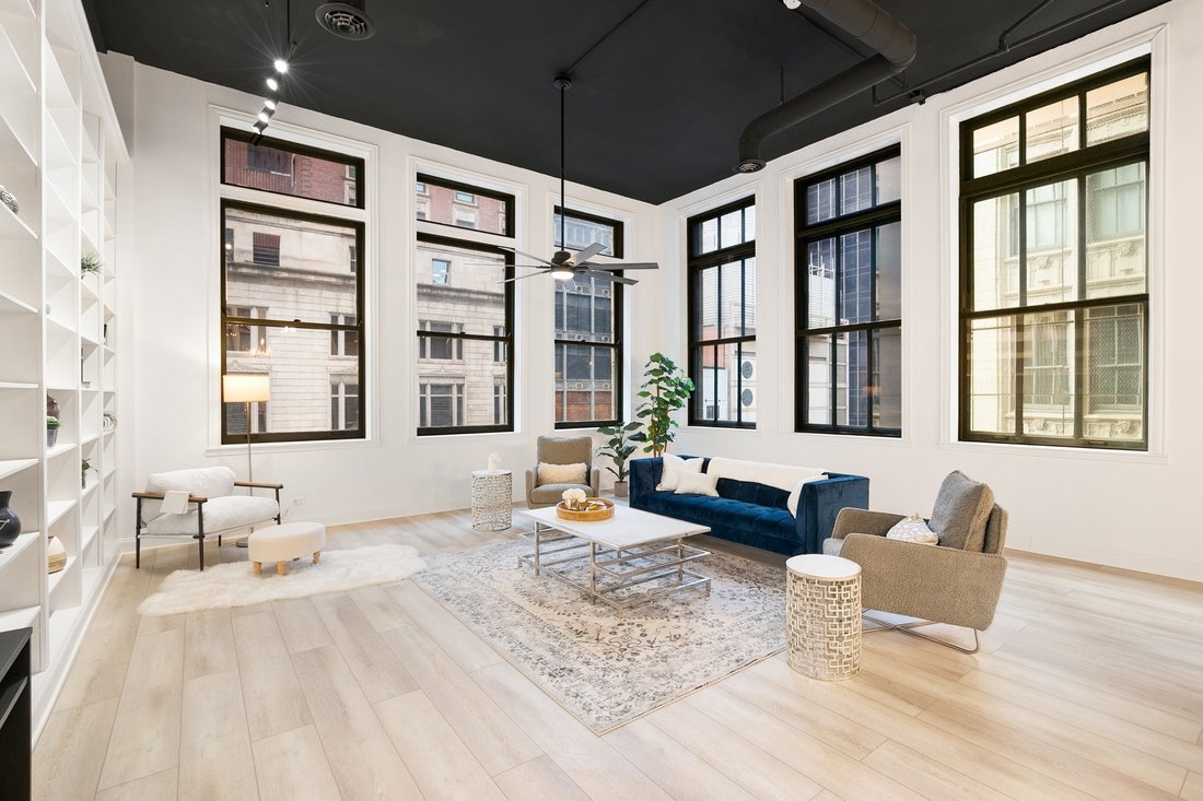 120 S State St # 4 In Chicago, Illinois, United States For Sale (17317852)