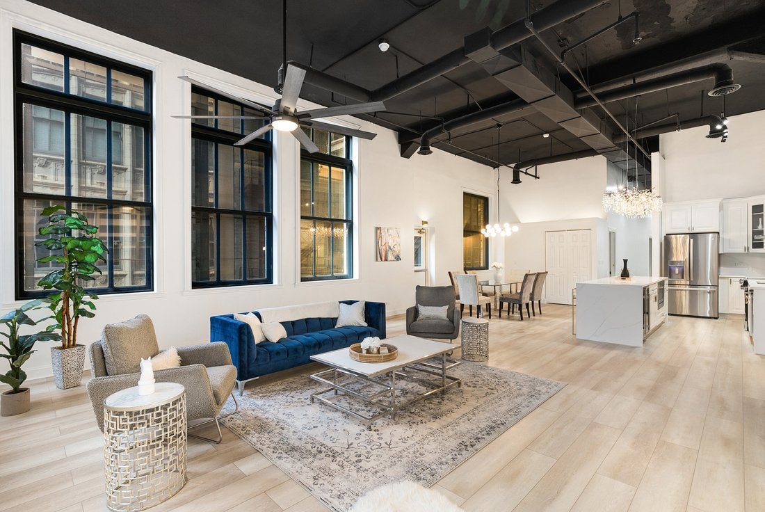 120 S State St # 4 In Chicago, Illinois, United States For Sale (17317852)