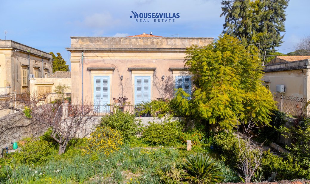 Historic Villa With Garden In San In San Corrado Di Fuori, Sicily ...