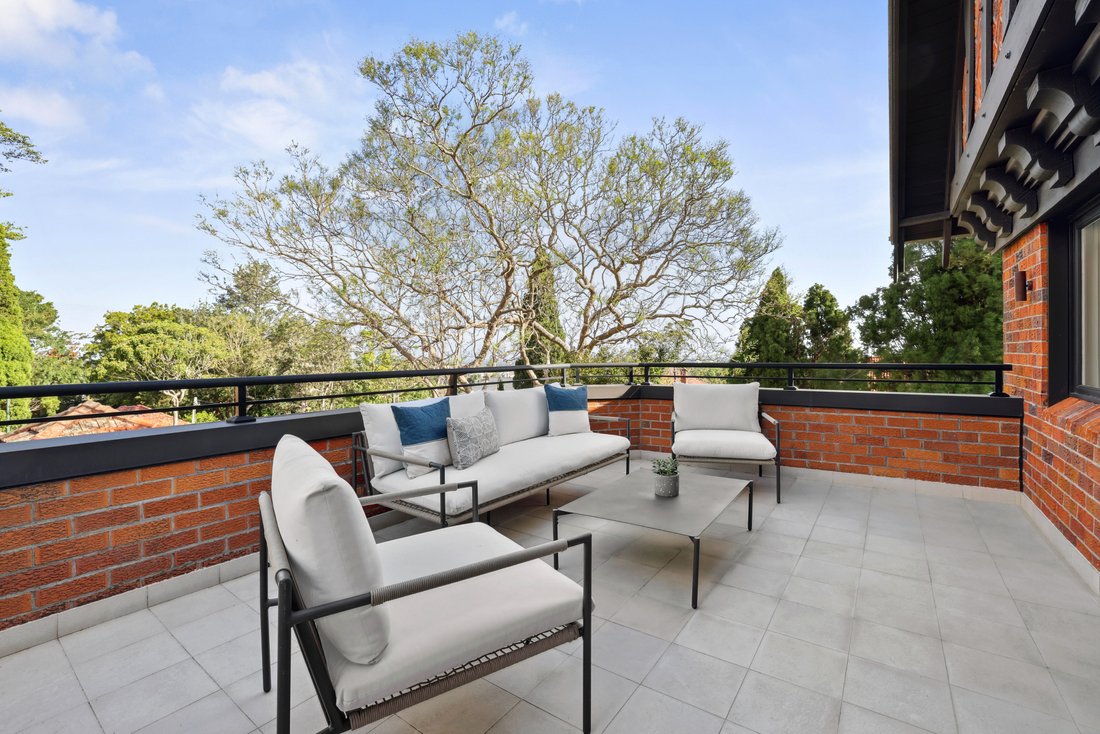 Lavish Estate Masterfully Designed For In Pymble, New South Wales ...