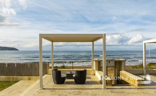 Luxury villas with elevator for sale in Historic Center, Orbetello ...
