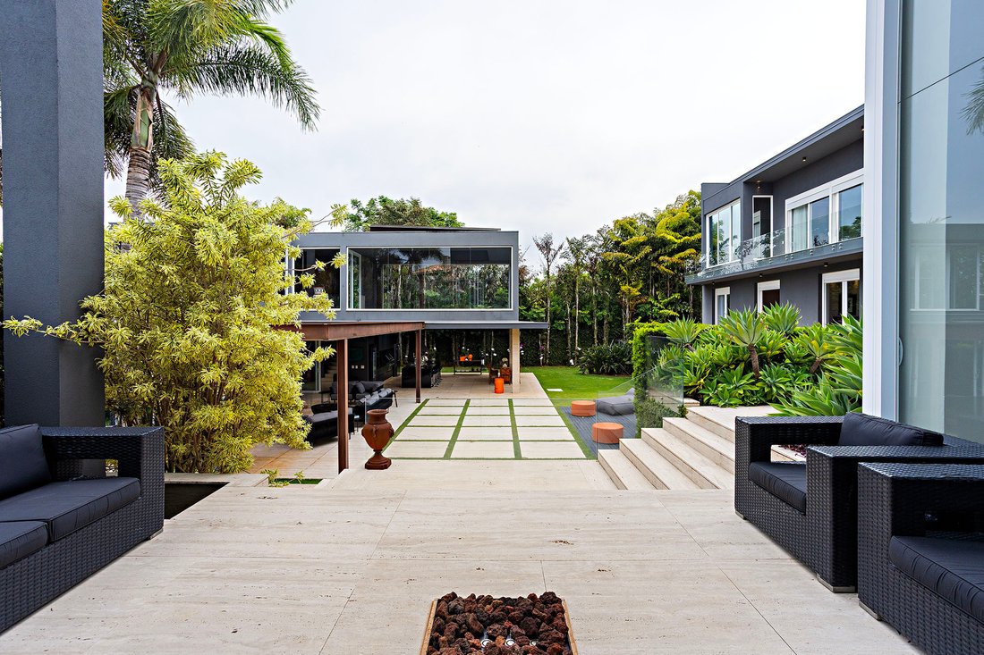 Contemporary House With In Bragança Paulista, State Of São Paulo ...