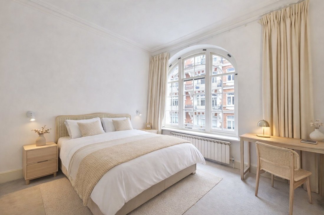 Lincoln House, Basil Street, Chelsea, In London, England, United ...