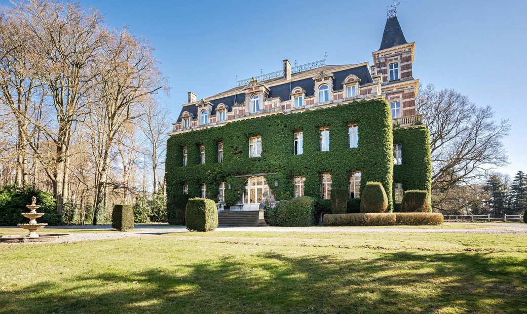 Oost Vlaanderen I Kasteel Runenborg In Destelbergen, Flanders, Belgium ...